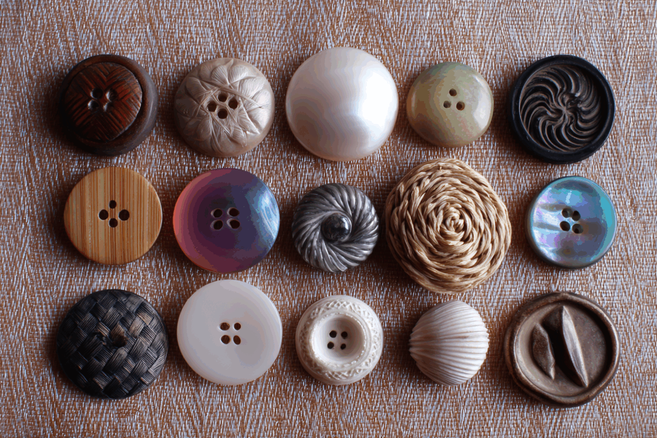 A Complete Guide to Button Materials in Fashion and Garment Design